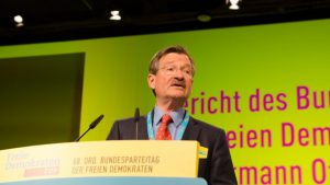 Hermann Otto Solms eröffnete heute den 19. Deutschen Bundestag. | TP ...